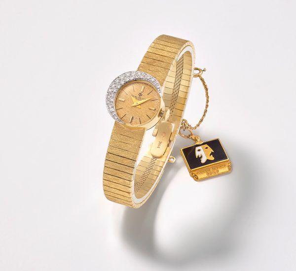 Часы с гравировкой подаренные Элвисом Пресли выставлены на аукцион Ювелирное дело